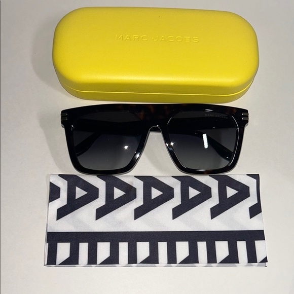 Marc Jacobs | Accessories | Marc Jacobs Tortoise Sunglasses With ...